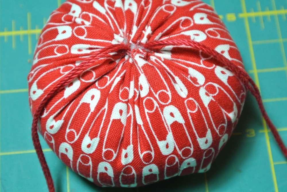 bitty bits & pieces: Bitty Bowl of Pins Tutorial Part 2