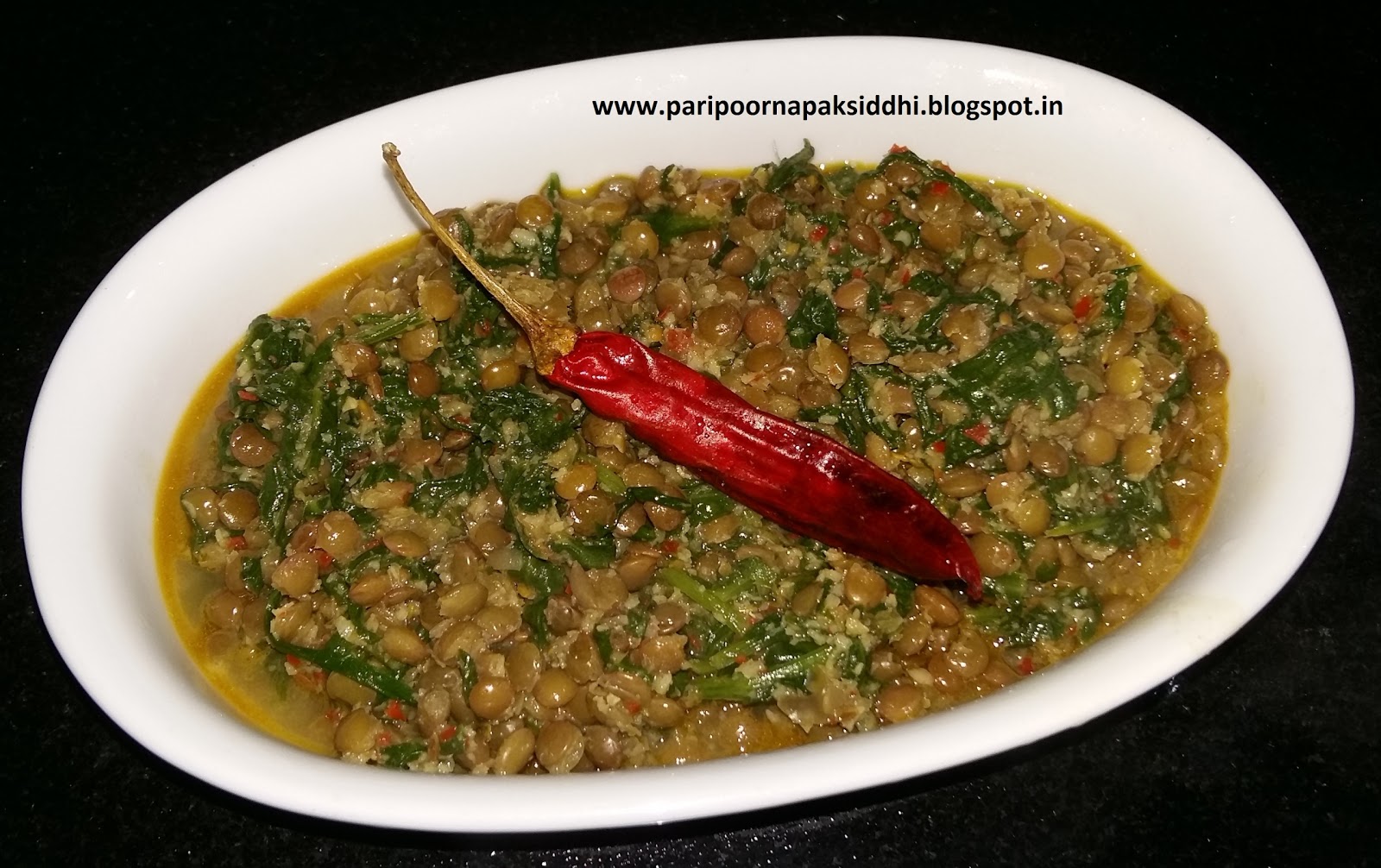 Paripoorna Paksiddhi : MASOOR PALAK / RED LENTILS WITH SPINACH / मसूर पालक