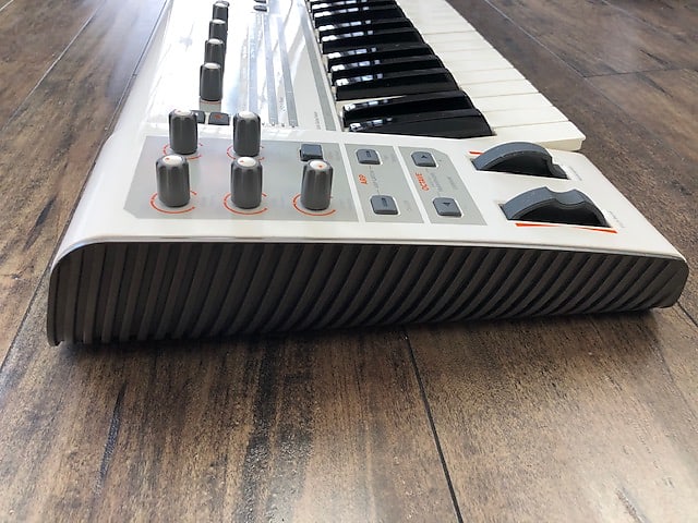 MATRIXSYNTH: M-Audio Venom Synthesizer