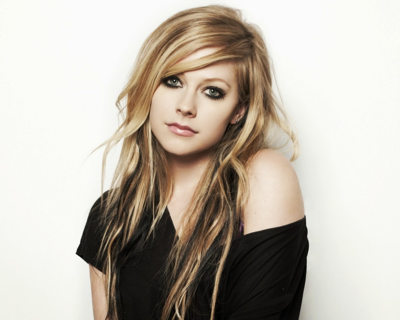 Profil dan Biodata Avril Lavigne Terbaru - MusikPopuler.com
