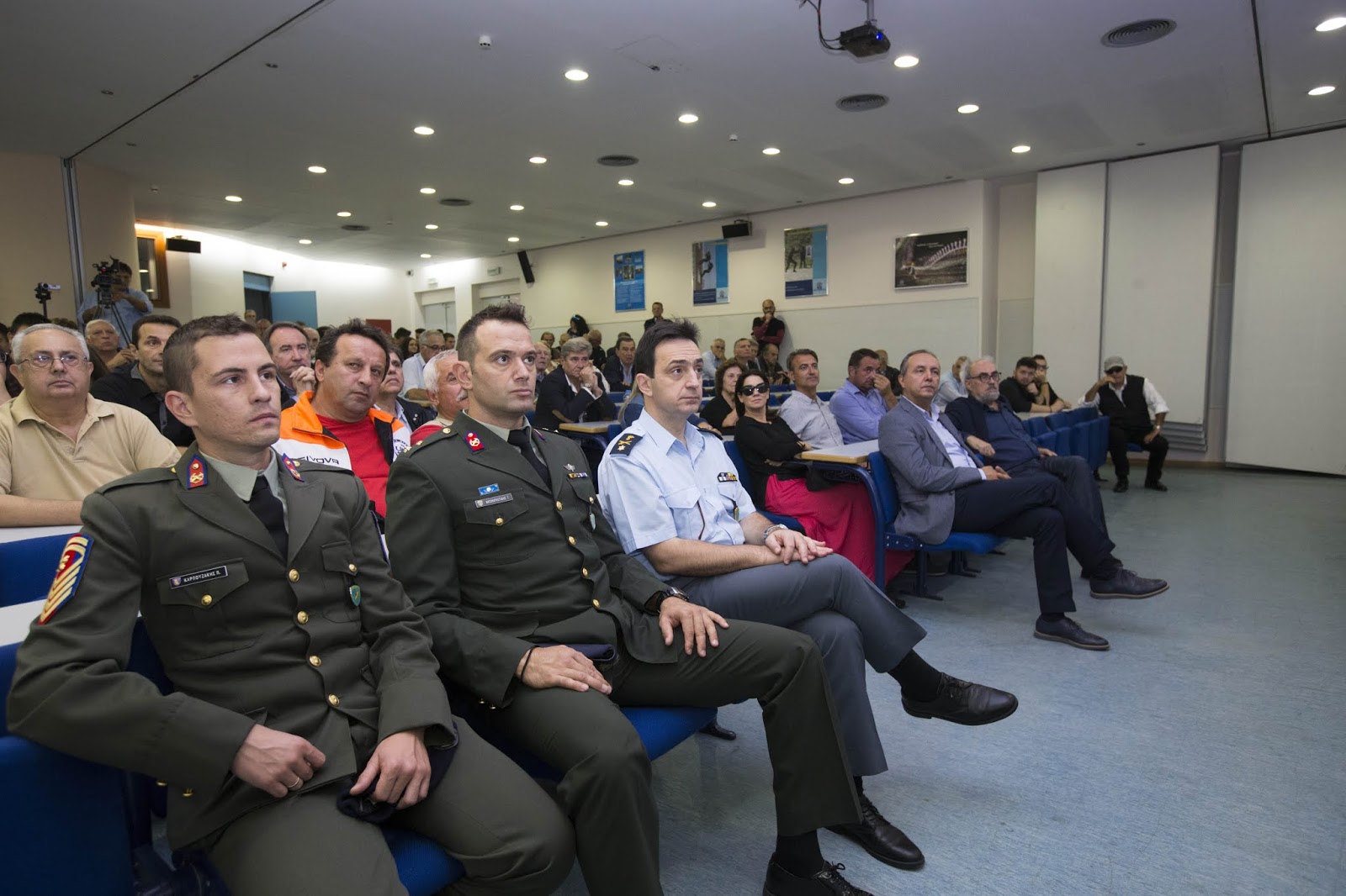 ΦΩΤΟΓΡΑΦΙΕΣ ΑΠΟ ΤΗΝ ΕΚΔΗΛΩΣΗ ΤΗΣ ΠΑΡΟΥΣΙΑΣΗΣ ΤΟΥ ΒΙΒΛΙΟΥ ΤΟΥ ΓΙΩΡΓΟΥ ...