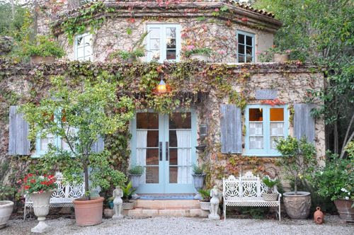 Things We Love: Graveled Courtyards - Design Chic Design Chic