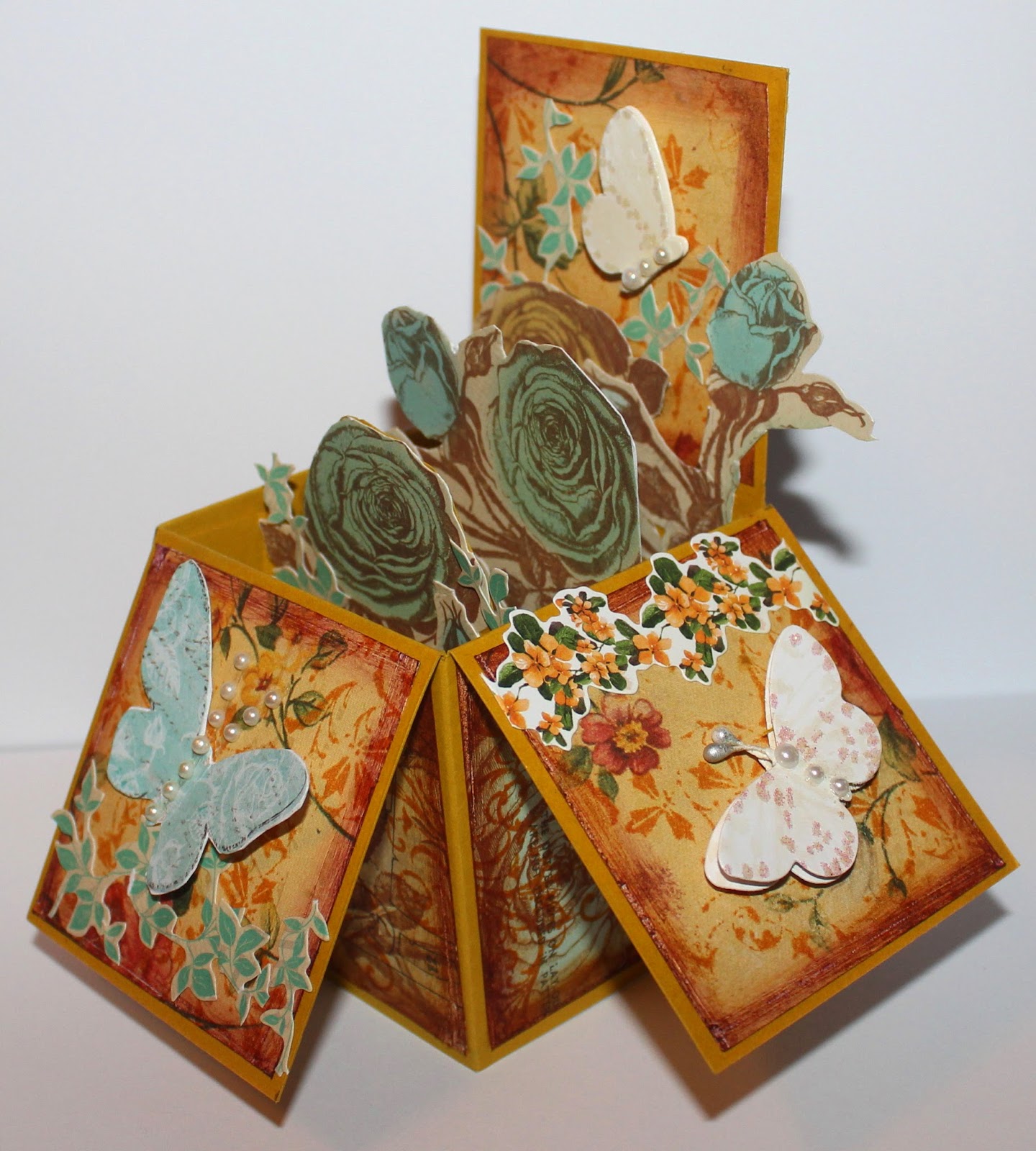ANNETTE IN OZ: Card In A Box Tutorial