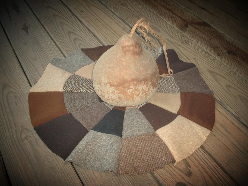 Daughternature Primitive Folk Art: Fall primitive pumpkins and wool ...