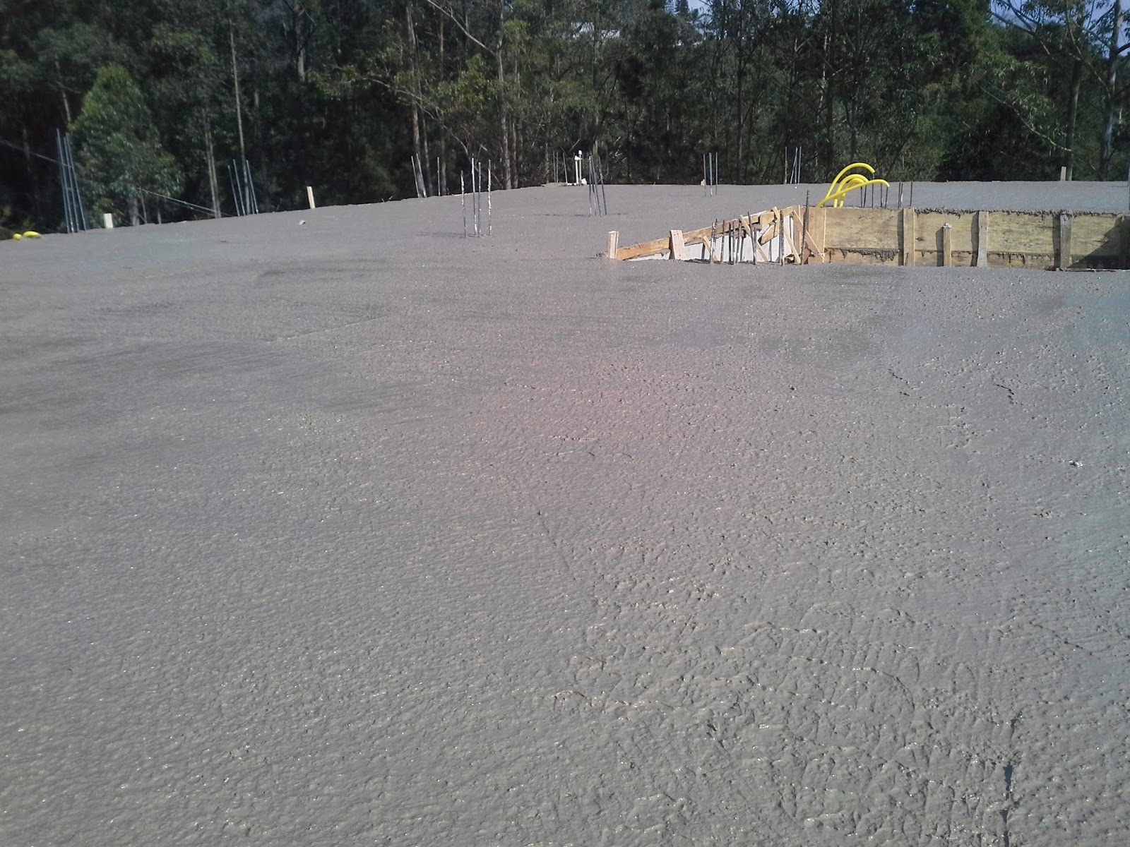 Casa Tony & Ta: Término da montagem Laje piso térreo e Concretagem