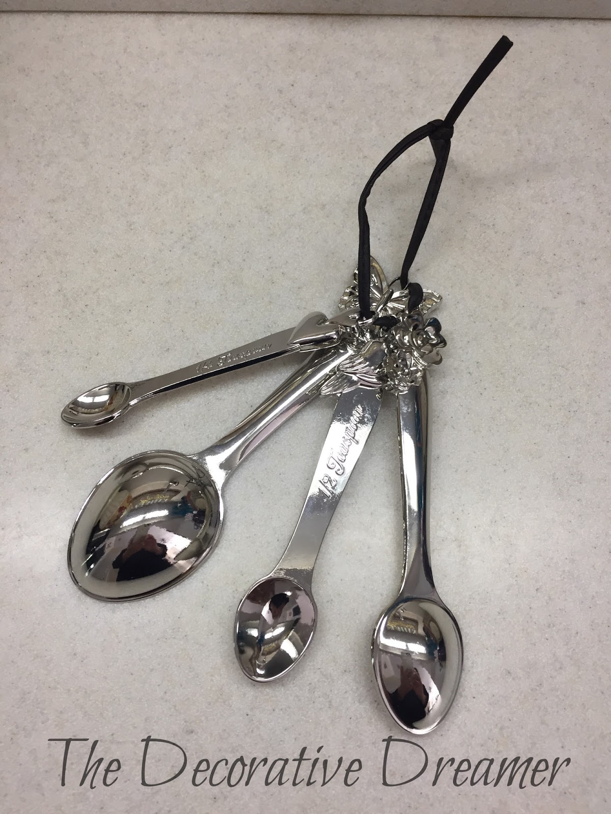 The Decorative Dreamer: Decorating with Measuring Spoons
