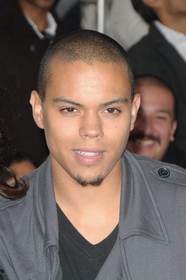 Evan Ross I - FONDOS WALL