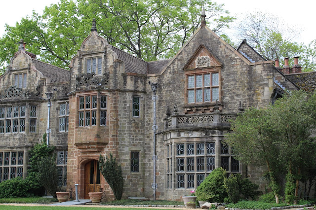 Royal Musings: And right next door to Agecroft Hall is Virginia House ...