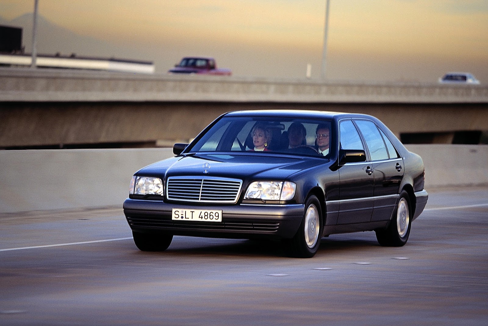 Mercedes-Benz History: The W 140 S-class (1992) and its Pioneering Role ...