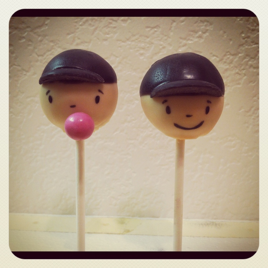 vypassetti cake pops: Baseball Faces with Hats