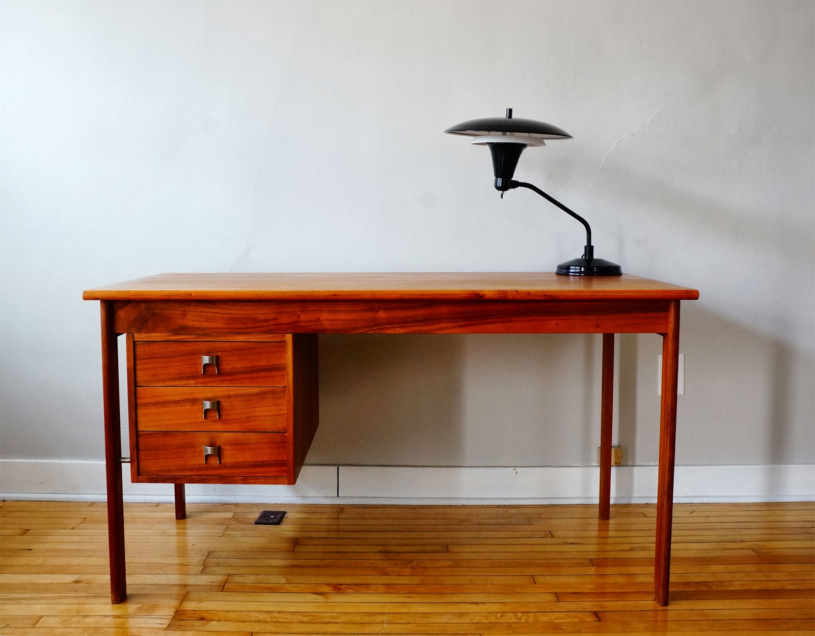 str8mcm: Danish Desk