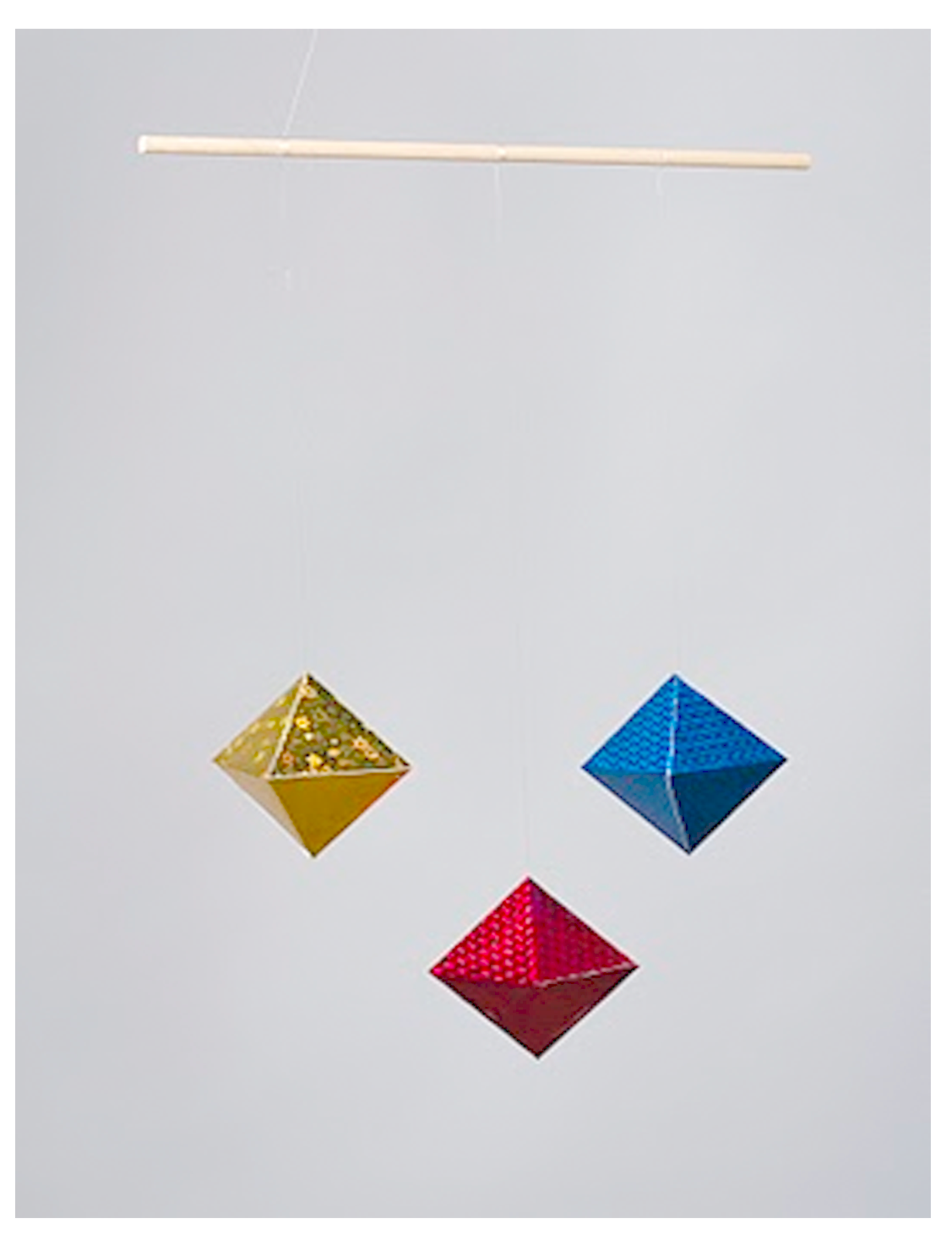 MONTESSORI MOBILES | Petit Mondo Montessori Portugal Blog