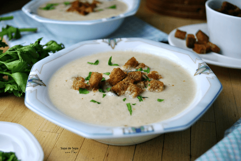 Sopa de Sopa : Sopa de Pan con Hinojo & dados de Pan crujientes