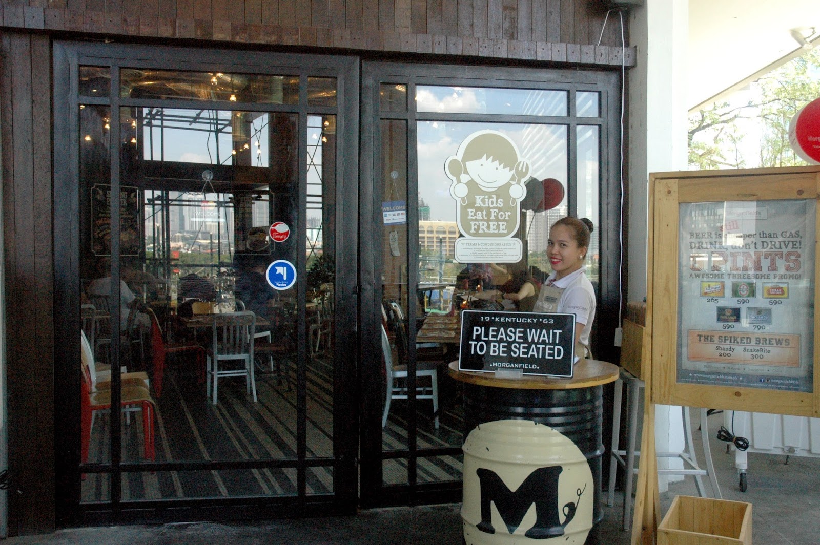 DUDE FOR FOOD: Sticky Bones and Ribs at Morganfield's