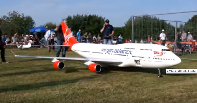 Αφιερωμα σε ένα πολύ μεγαλο αερομοντέλο τυπου BOEING 747-400 με 4 ...