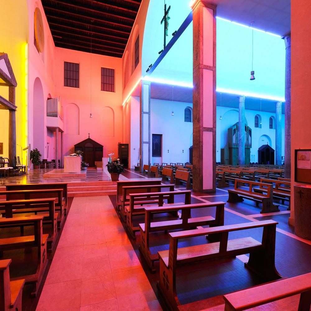 Espacio Religioso: La intervención de Dan Flavin en Chiesa Rossa (Milán)