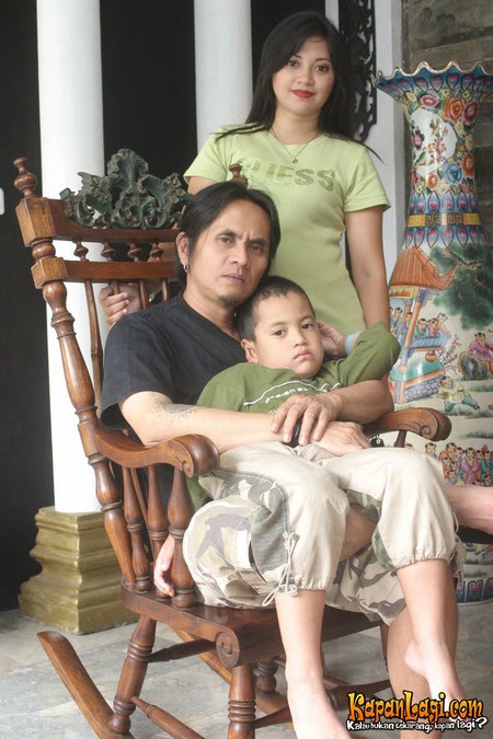 FOTO TERBARU AZIS JAMRUD - Kumpulan Foto Dan Profile Artis Indonesia