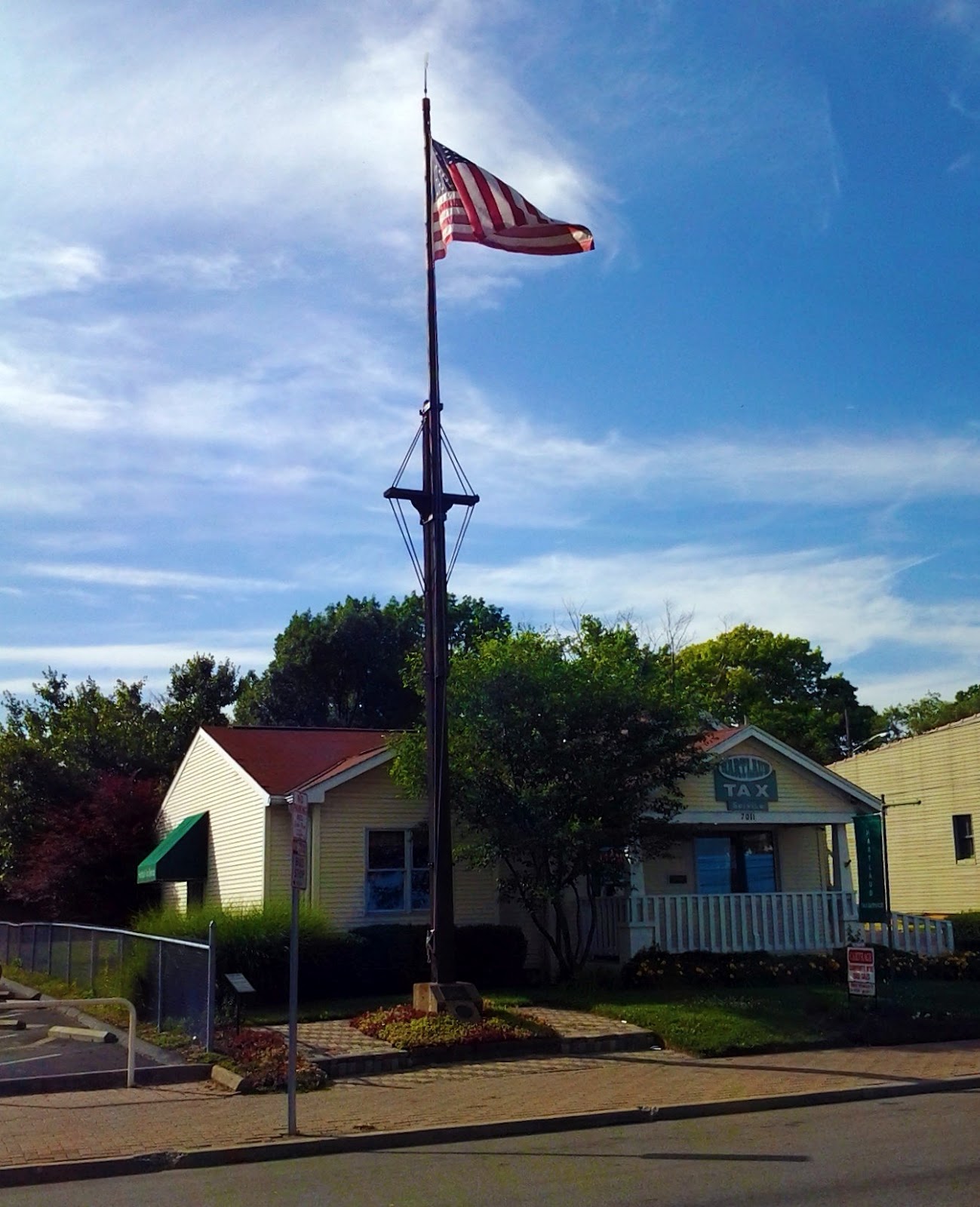 Gehio: Q: What is Cincinnati's smallest historic landmark?