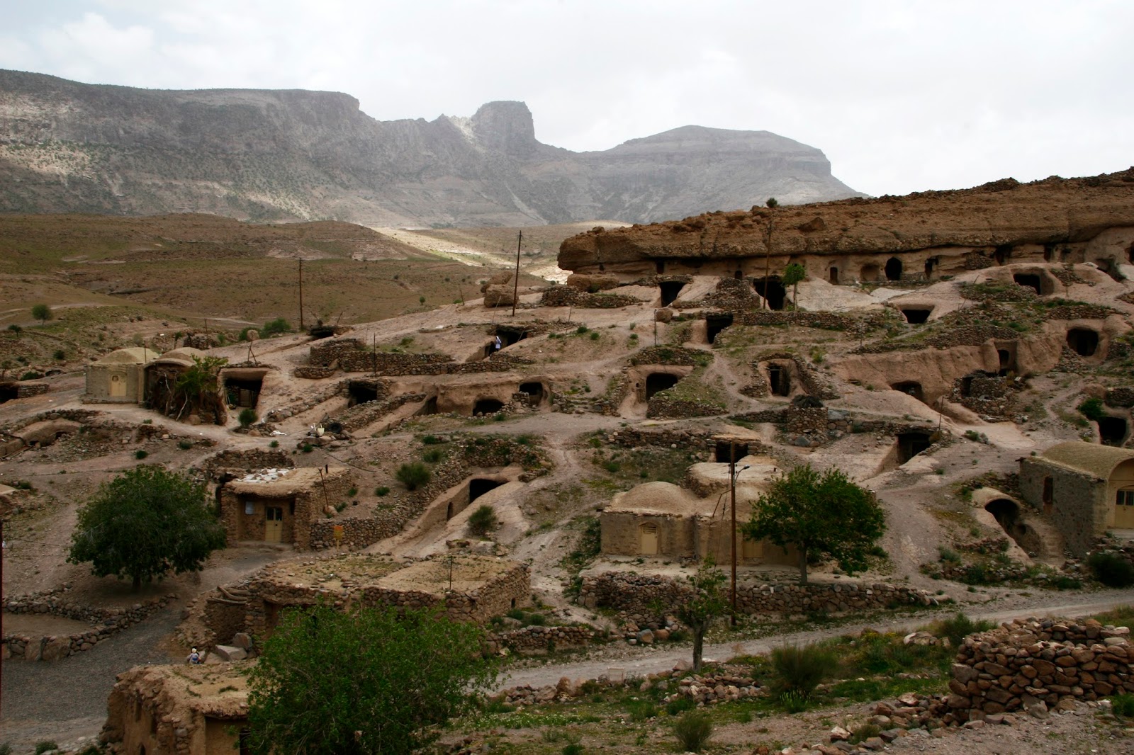 Uppersia Iran Travel blog: Meymand eco-lodge with 12000 year old rooms!