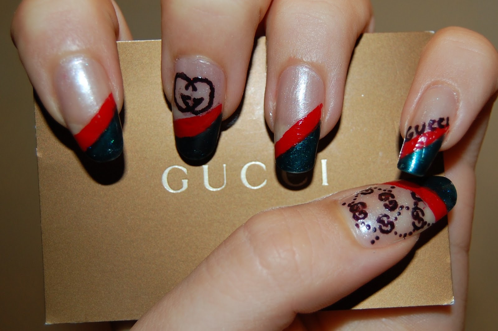 in the jungle of fashion: Nail Art #2 "Gucci Love"