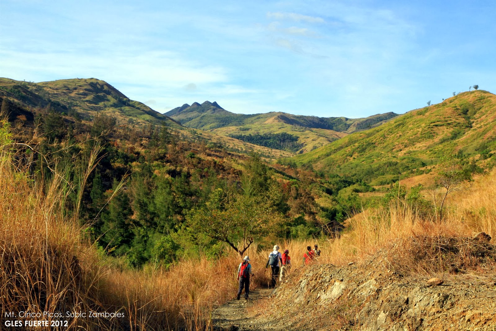 Explore.Dream.Discover: Trekking Cinco Picos