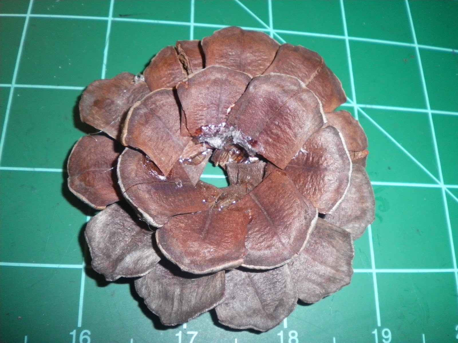 Leighs Creations: Pine Cone Roses Tutorial