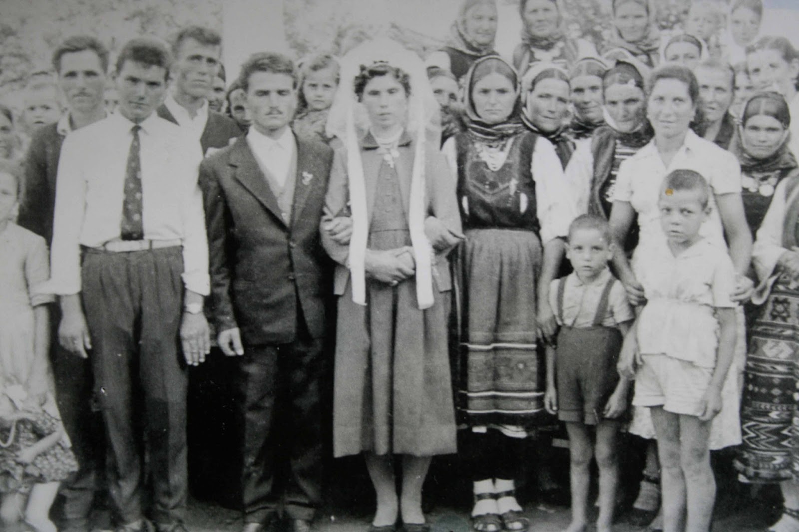 ΒΟΡΕΑΣmagazin: ΓΑΜΟΣ ΤΗ ΔΕΚΑΕΤΙΑ ΤΟΥ 1950 ΣΤΑ ΠΕΤΡΩΤΑ ΤΡΙΓΩΝΟΥ ΟΡΕΣΤΙΑΔΑΣ