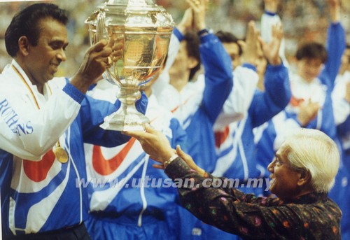 BAHASA ITU INDAH: ISU SUKAN : Legenda badminton negara meninggal dunia