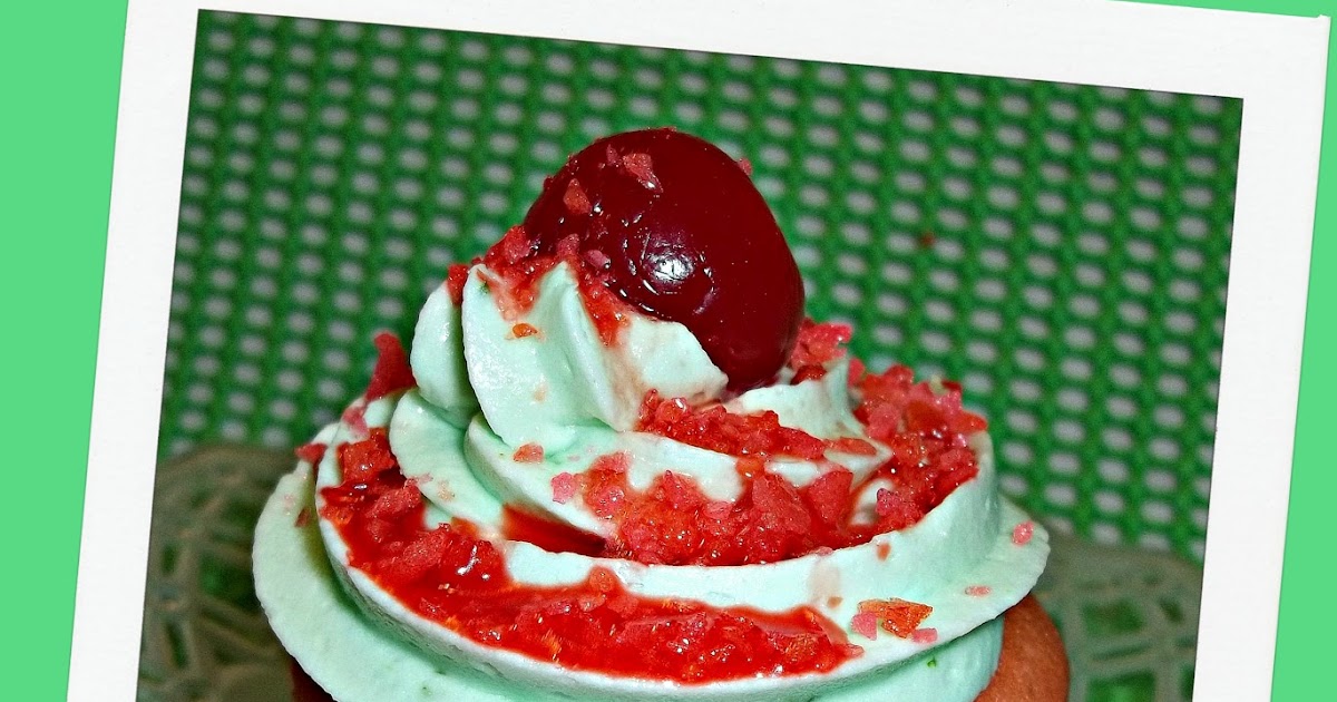 FoodThoughtsOfaChefWannabe: Cherry Limeade Cupcakes