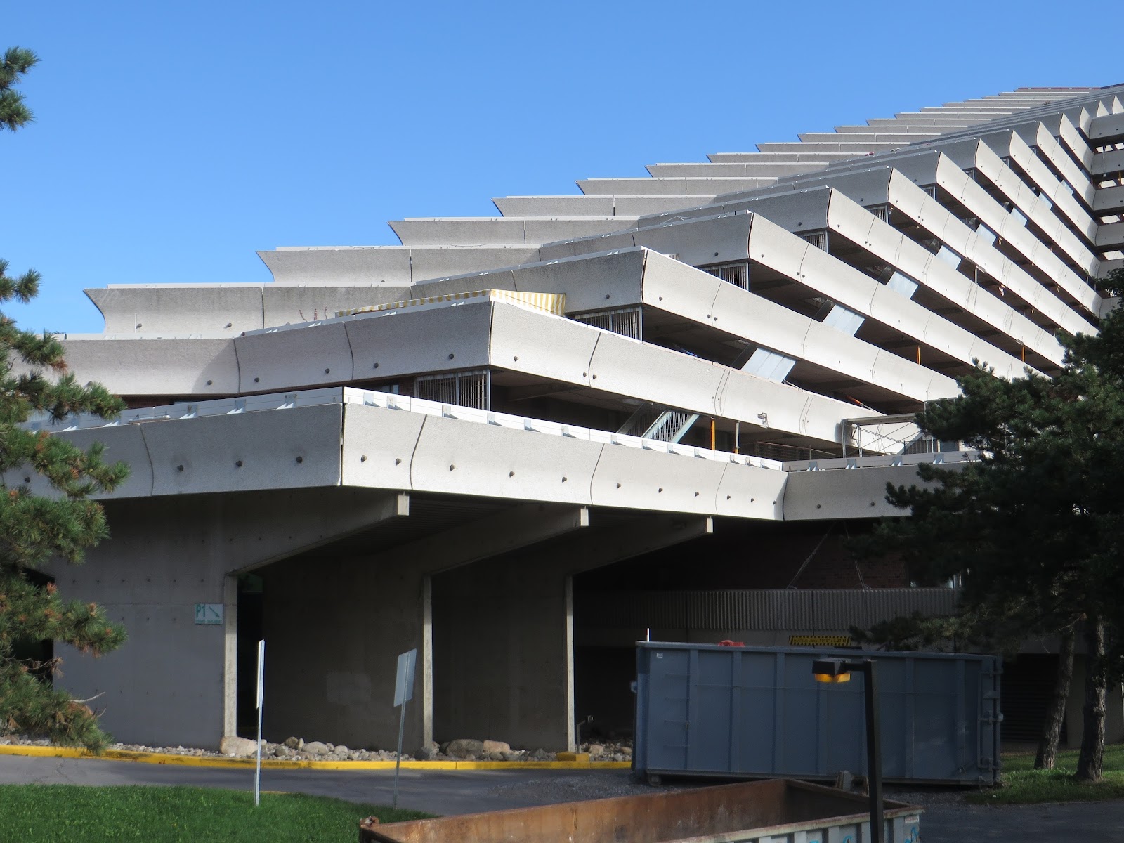 EntreVoir: Village Olympique Montréal. Roger D Astous et Luc Chartrand.