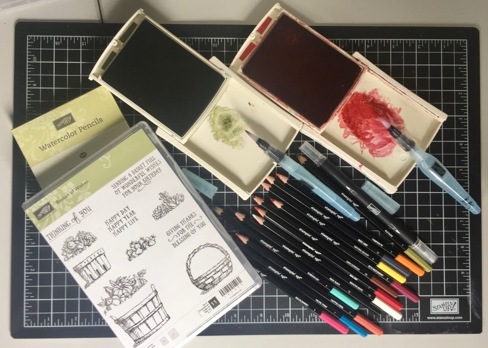 Laura's Creative Moments: INKLEUREN MET INKT EN AQUARELPOTLODEN