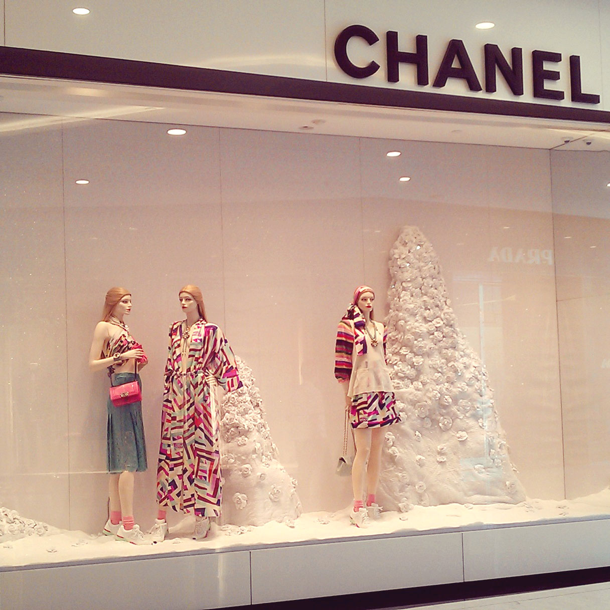 CHANEL Holiday windows, EmQuartier
