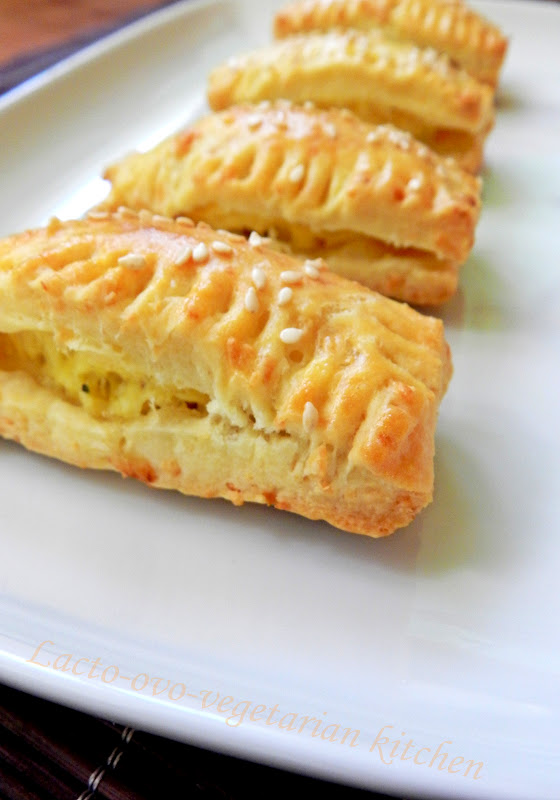 Lacto-ovo-vegetarian kitchen: Pateuri cu branza