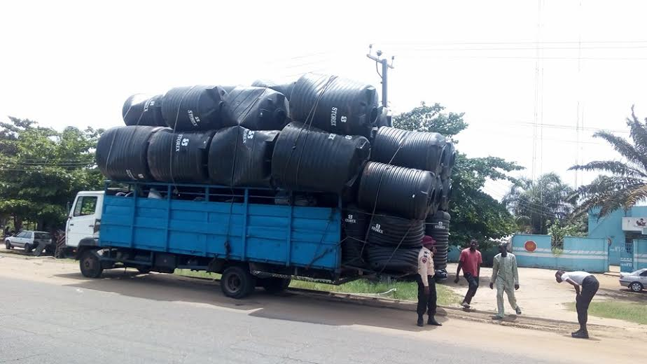 Photos: FRSC impounds an overloaded vehicle in Badagry
