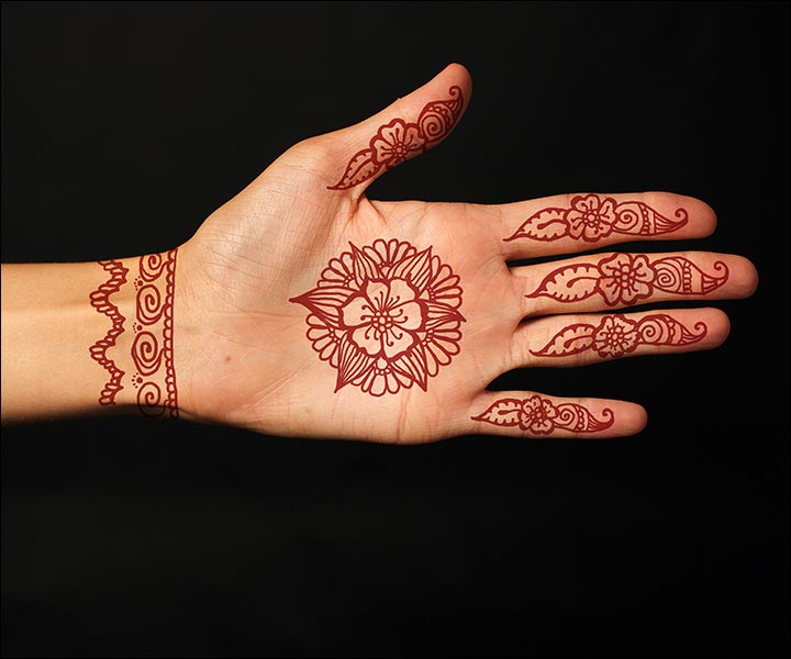 Circular Illustration UAE Mehndi Design