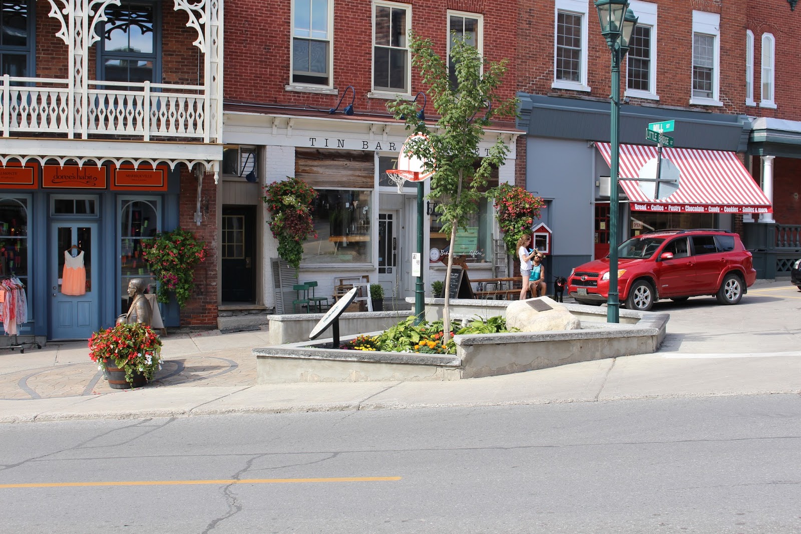 Memorials in Ottawa: Almonte Centennial Square