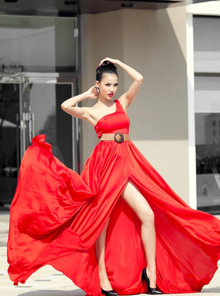 CELEBRITY PICS: Bebe Pham hot in red