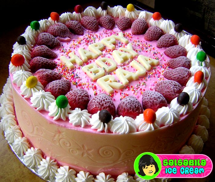 Salsabila Ice Cream: White Strawberry ice cream cake