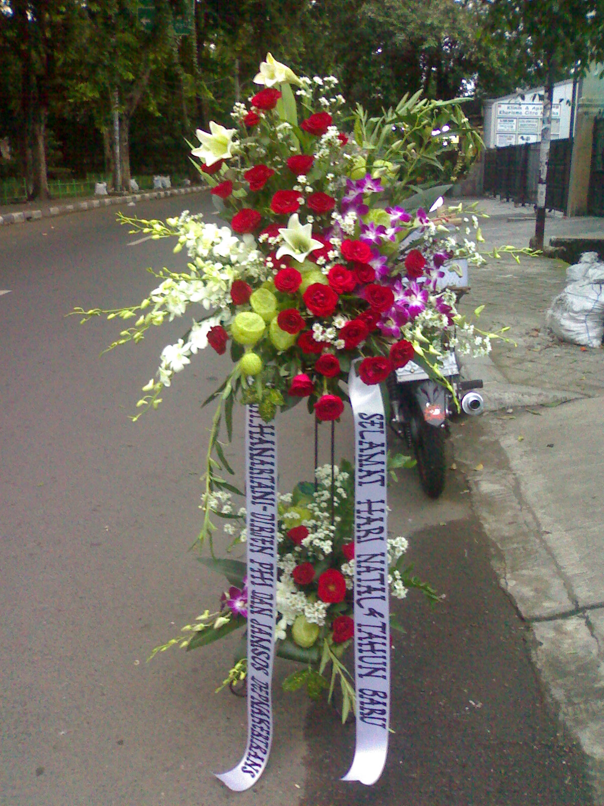 Diana Flower House: Contoh Bunga Rangkaian dan Standing