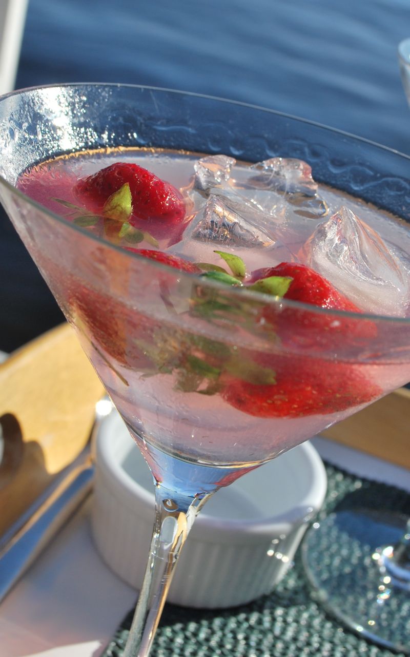 Scrumpdillyicious: Muskoka Strawberry & Cranberry Cosmopolitan