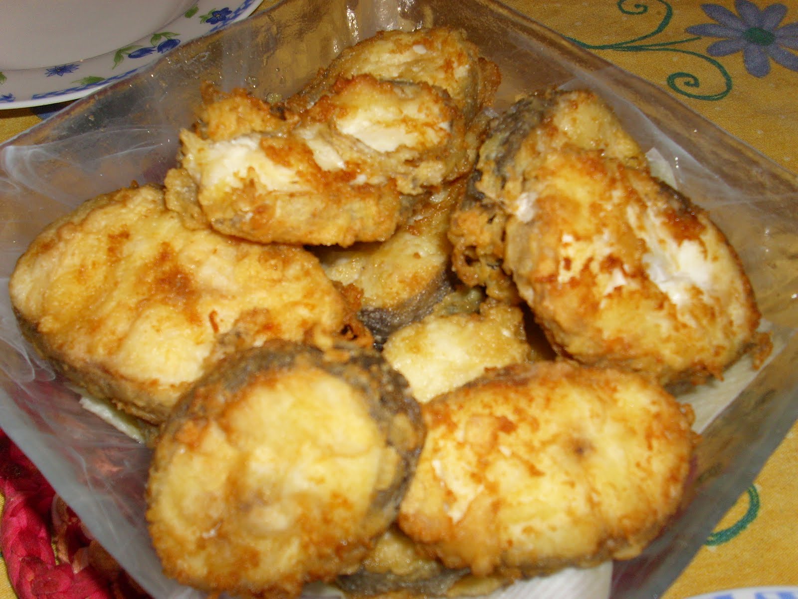 Pratos da Bela: Pescada frita com arroz de Pimento e feijão