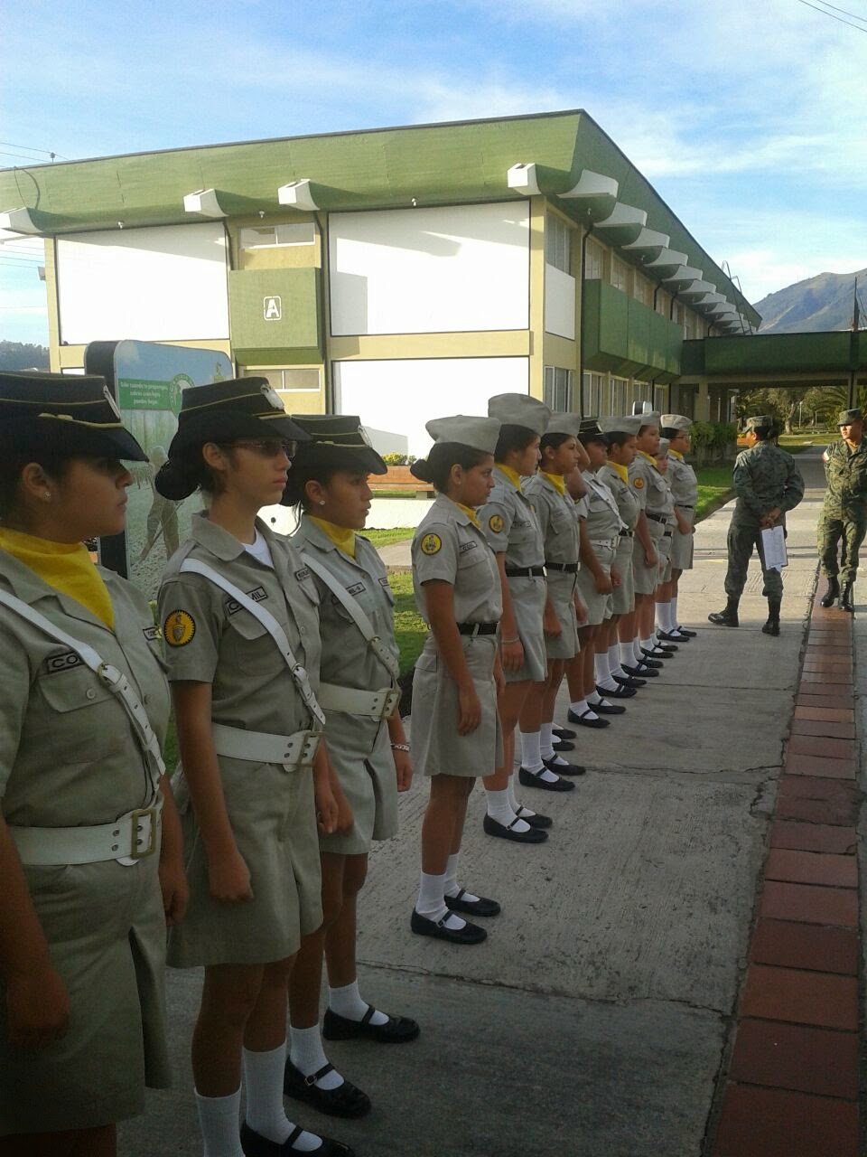 Colegio Militar 2 Tnte. Hugo Ortiz: Visita de los Cadetes del Comil2 a ...