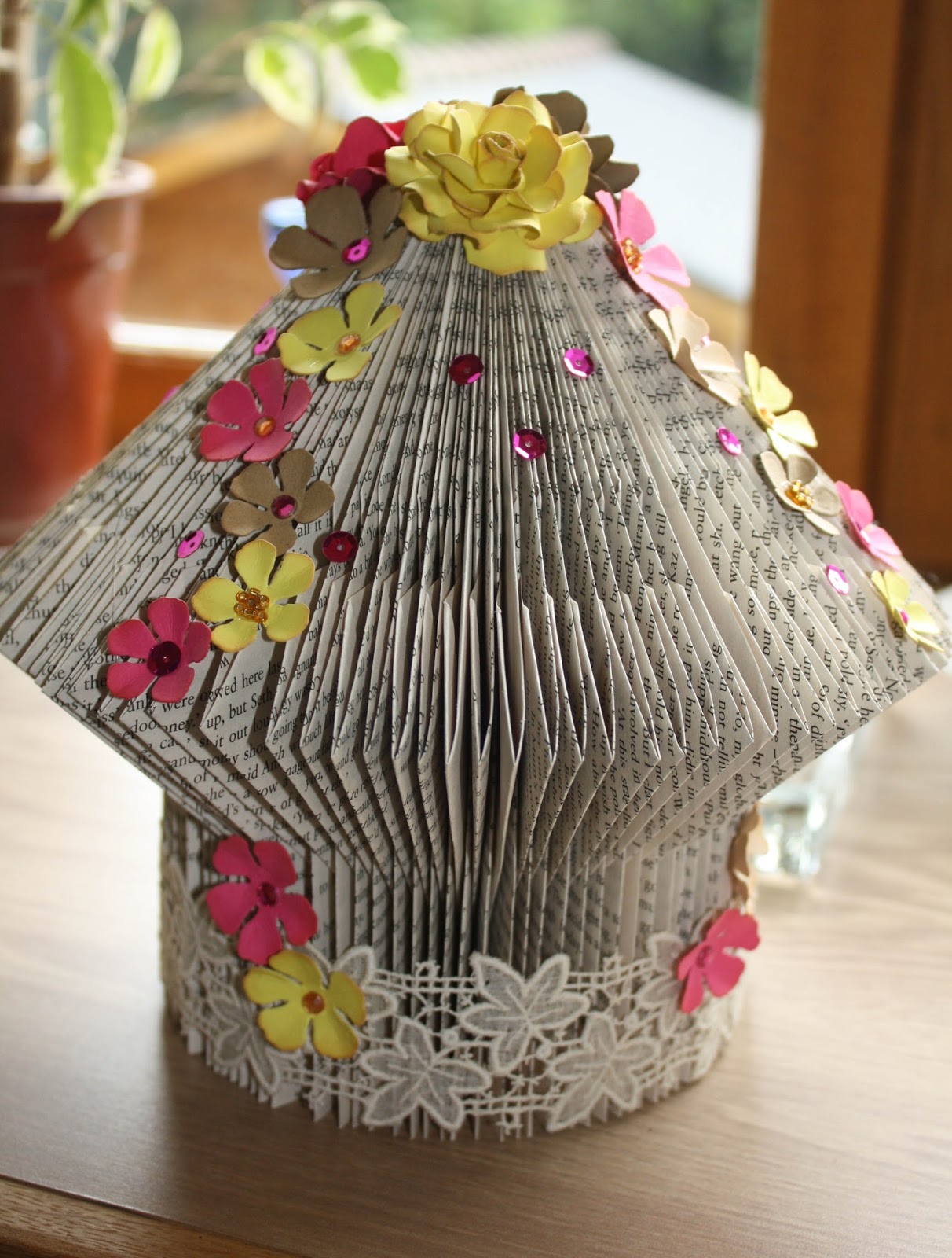 All Things Pretty Craftee: Book Folding