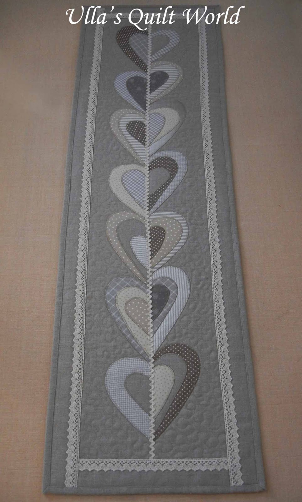 Ulla's Quilt World: Heart table runner quilt and curtain