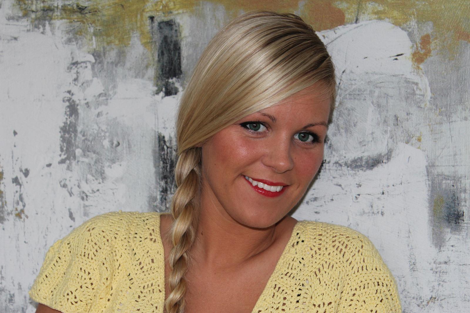 Evi Tausen, Country singer: A Country girl with grace, charm and a ...