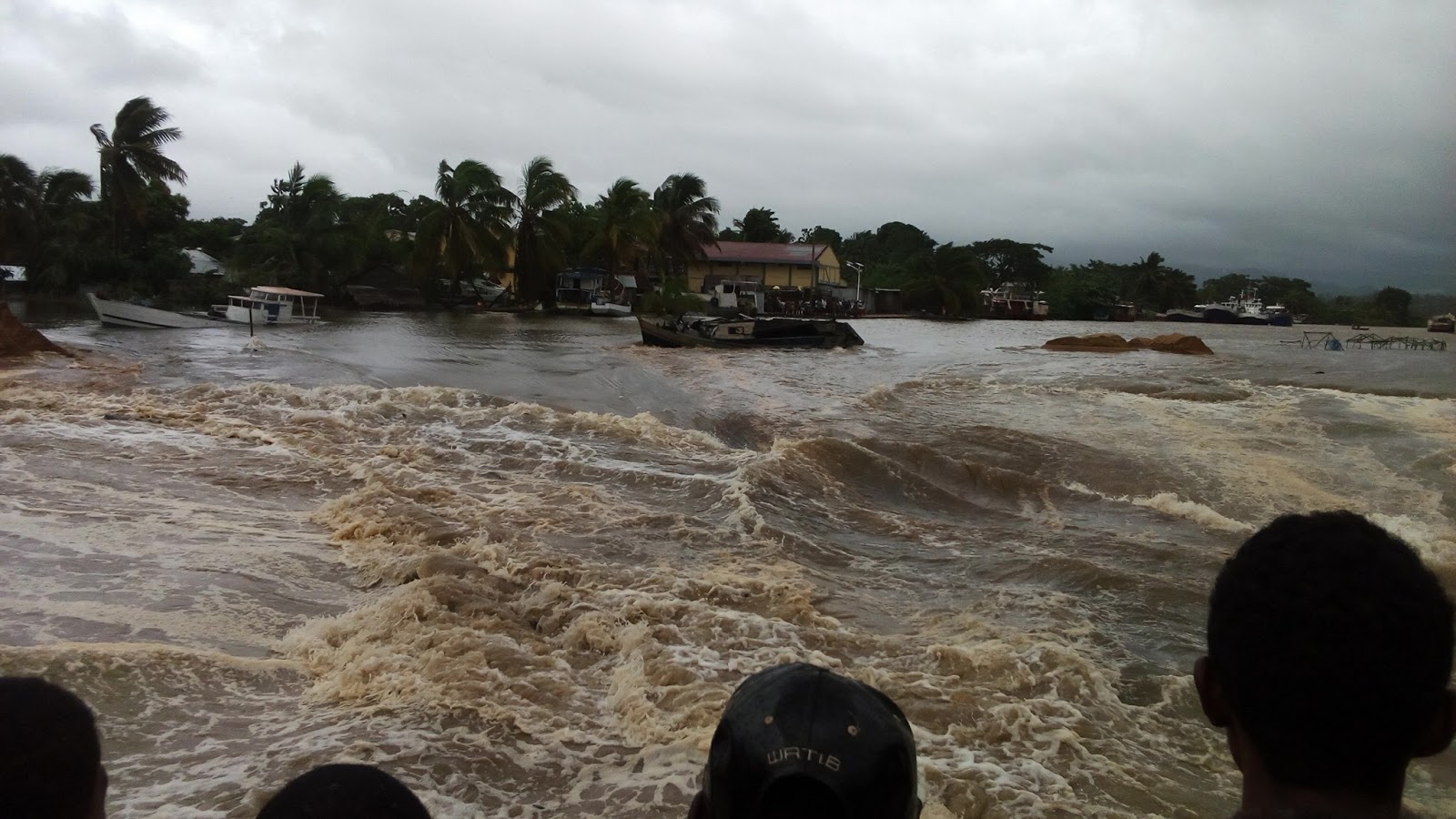 Le cyclone Enawo fait 5 morts à Madagascar | HabarizaComores.com ...