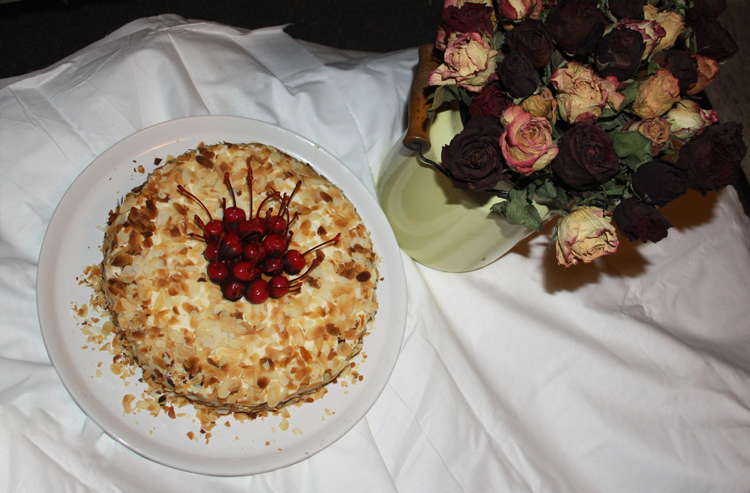 Kohvik Zacary: Kirsid! Toorjuust! Martsipan! Mandlid!