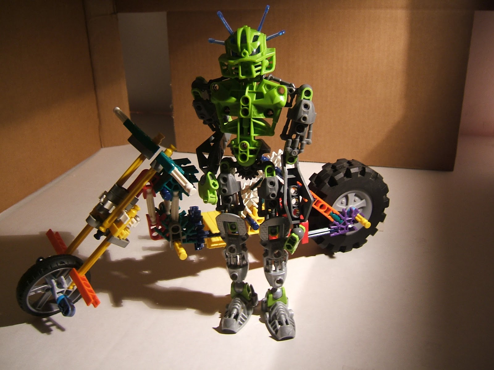 Bionicfusion: Bionicle K'Nex chopper