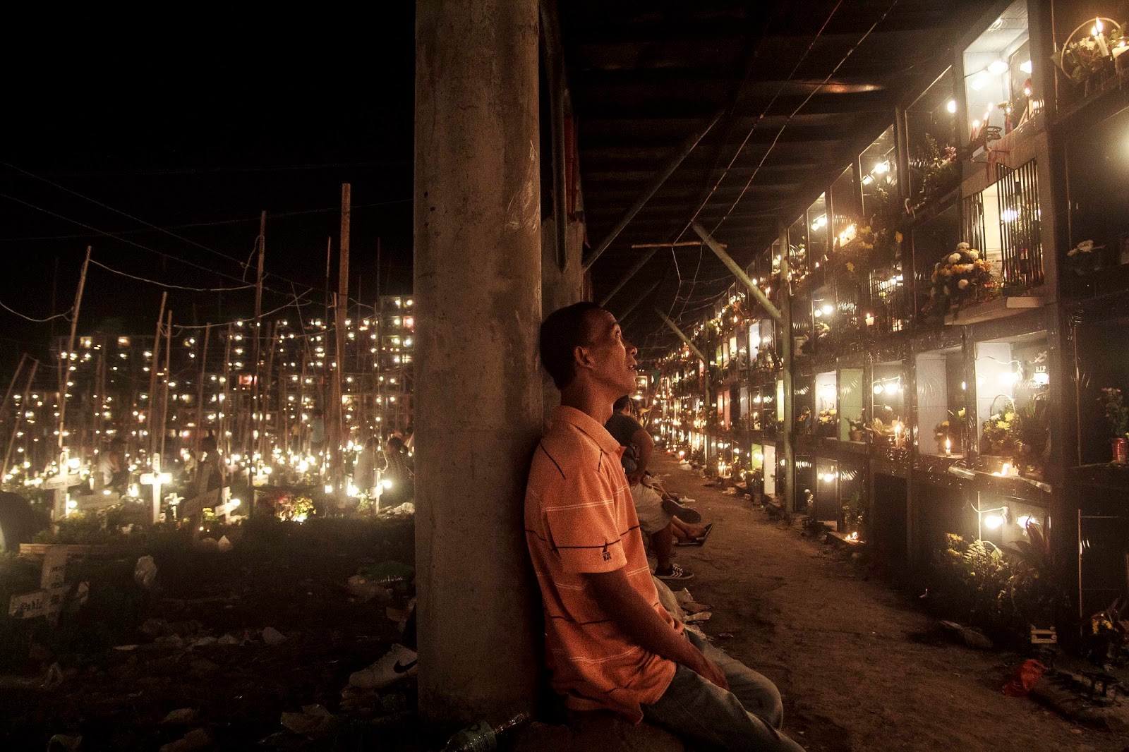 Pardo Catholic Cemetery: A Thousand and One Lights on All Souls' Day ...