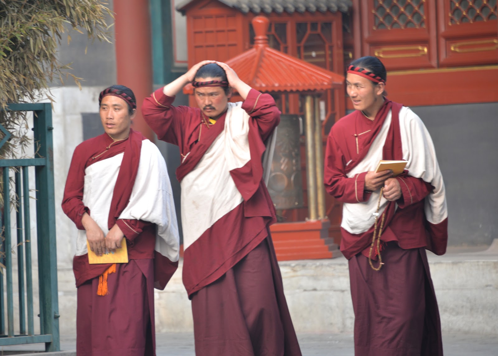 Suitcase and World: Lama Temple.